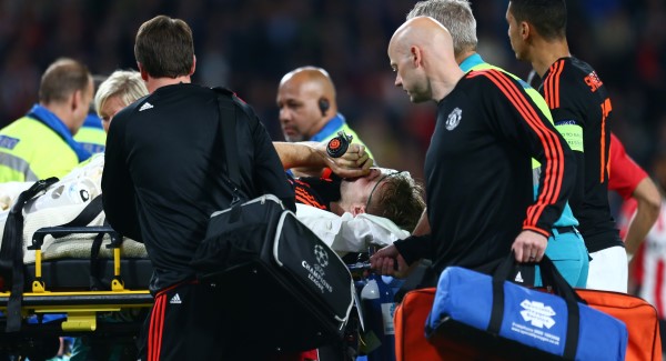 Manchester United's Luke Shaw has surgery on broken leg